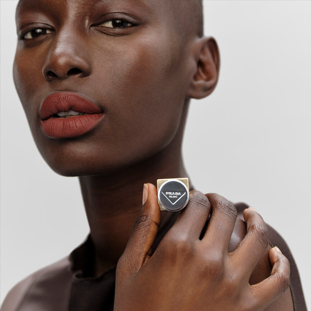 線上虛擬試妝，彩妝 / 口紅試色 | PRADA BEAUTY 官方網站